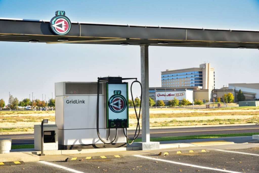 XCharge North America Launches Oregon's First Solar-Plus-Storage DC ...